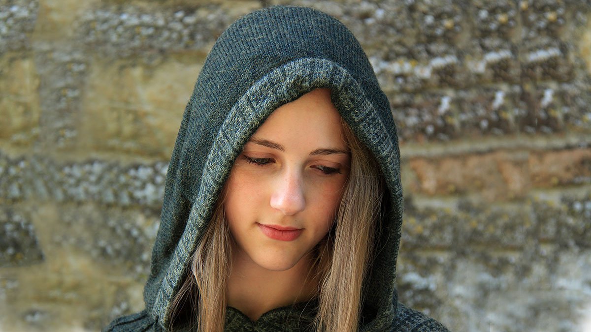 Poncho a maglia, lo stile anni 70, affascinante e comodo!